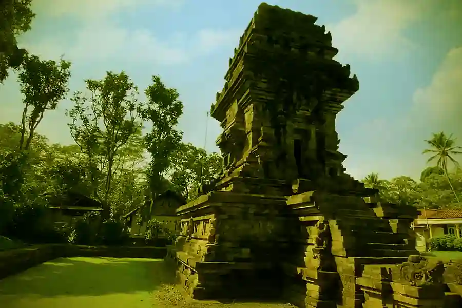 Candi Kidal: Menelusuri Jejak Anusapati, Pesan Moral Garudeya, dan ...
